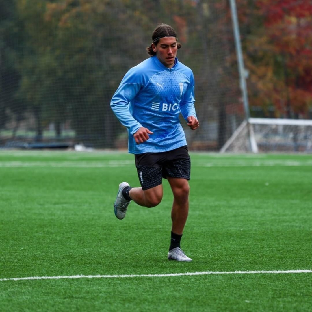 El lateral chileno sueco que busca una oportunidad en la UC – Punto Cruzado